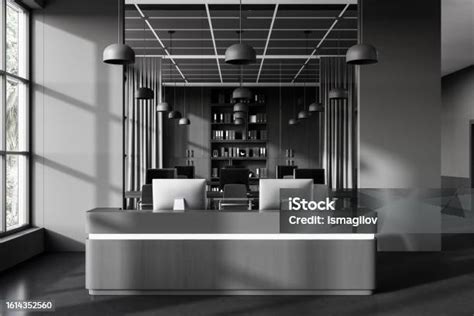 탁 트인 창문 근처에 책상과 코워킹 스페이스가 있는 회색 리셉션 인테리어 0명에 대한 스톡 사진 및 기타 이미지 0명 3차원 형태 가구 Istock