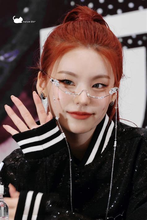 231104 Yeji Scrolller