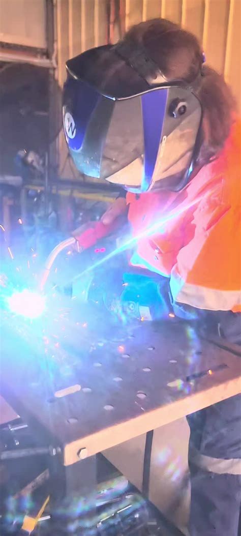 👩‍🏭 Karen Did So Well In Our Beginner Mig Welding Class By The End Of The Class She Was