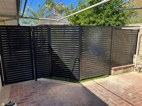 Horizontal Aluminium Slat Fence In Iluka Craftsman Fencing