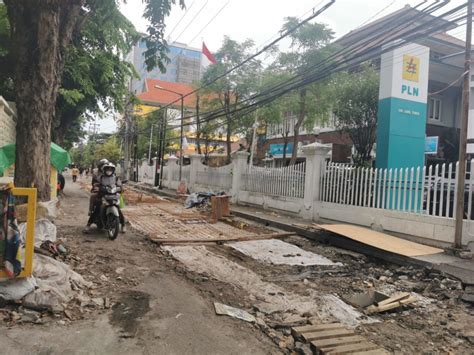 Pengerjaan Saluran Di Panglima Sudirman Surabaya Suara Surabaya