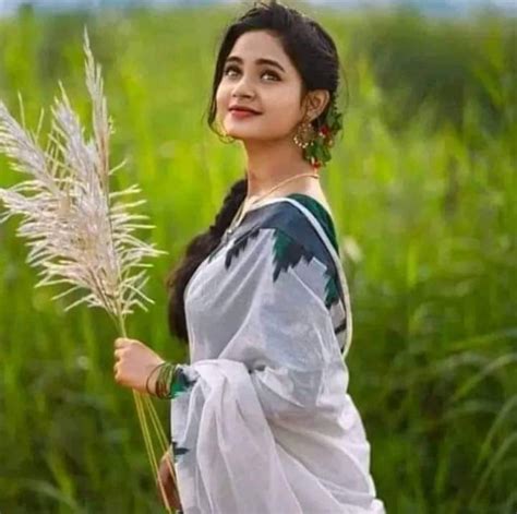 সুন্দর মেয়েদের আড্ডা