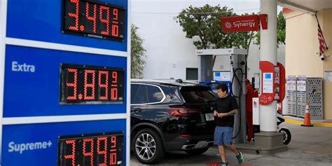 Falling Oil Prices May Lower Gas Costs As Exxon Forecasts 15b Profit Drop The Sagonline