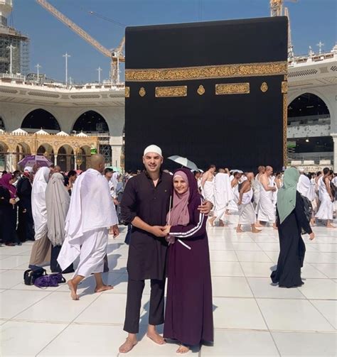 Fatima Effendi And Kanwar Arsalan Umrah Pictures Reviewit Pk