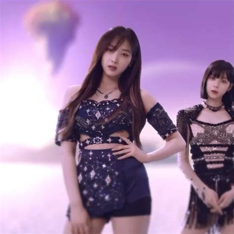 아 블맘의상 왜이리 어색한것임 제리 Jeri Xoxo