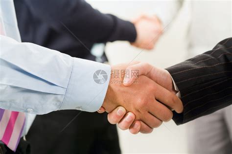 一排企业握手的图片高清图片下载 正版图片502592729 摄图网