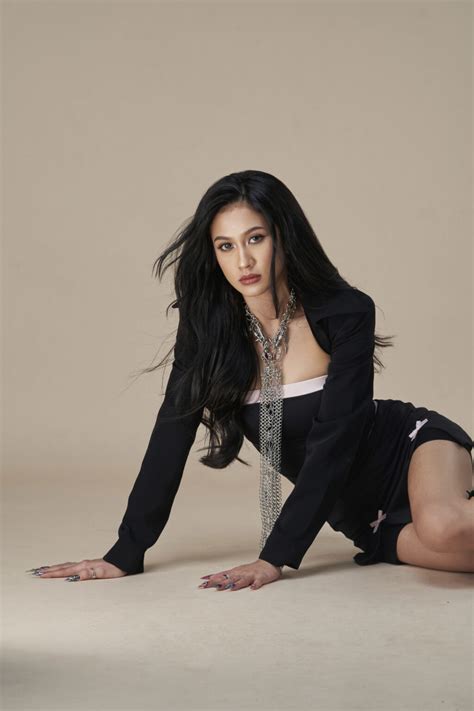 “look And See” Dedahan Emosi Terbaharu Julia Duclos Mms Malaysia Music Scene