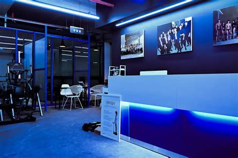 사이버틱한 블루 컬러 포인트 모던 인더스트리얼 148평 피트니스 센터 인테리어 아산 용화동