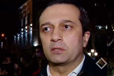 პარლამენტთან მისულ ლევან იოსელიანს კვერცხები ესროლეს Adjara Tv