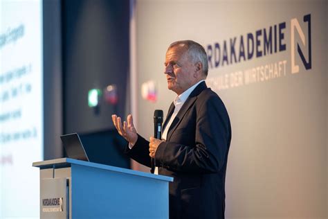 Prof Dr Manfred Spitzer Bei „initiativemeets 2025 Volles Audimax