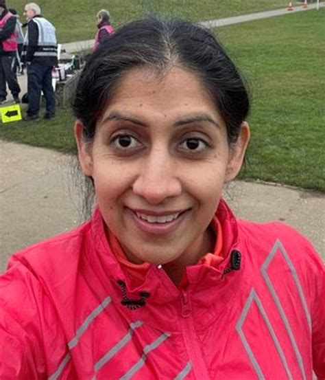 បានសម្រេចអត់មើលទៅ ស្ត្រីនេះ រត់ហាត់ប្រាណតាមសួនផ្សេងៗរាល់សប្ដាហ៍