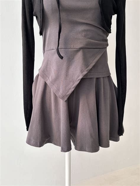 하프닌 세트구성 토렌 언발 랩 그레이 오프숄더 민소매 탑 A라인 플레어 미니 스커트 블랙 긴팔 크롭 스트랩 가디건 Y2k 유니크 3피스 쓰리피스