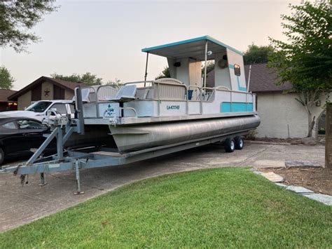 1988 28ft Pontoon Boat With 90hp Mercury Walk In Bathroom Trailer