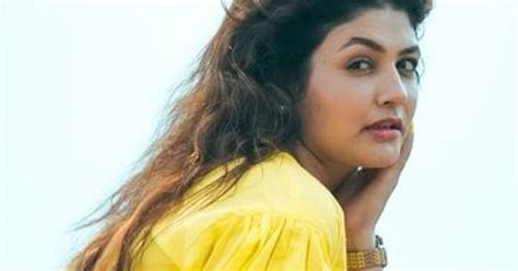 Gori Nagori In Goa दिल थाम के बैठिए आणि हरियाणाच्या शकिराचे