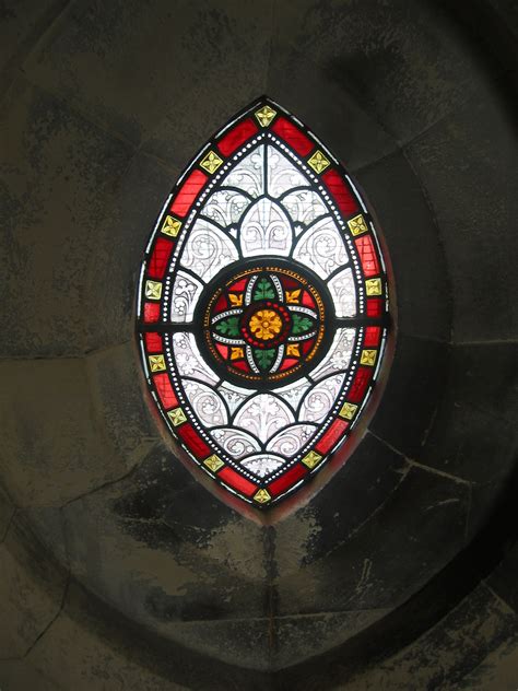 무료 이미지 창문 자료 스테인드 글라스 원 리치 스피어 미술 대칭 다이아몬드 모양 유리창 1536x2048 915108 무료 이미지 Pxhere