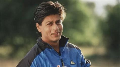 Foto Rayakan 3 Dekade Jadi Bintang Shah Rukh Khan Heran Ada Yang