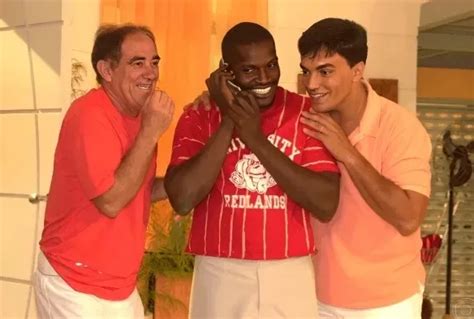 Ator Da Globo Chora Desesperadamente Ao Saber Da Demissão Escutava Os