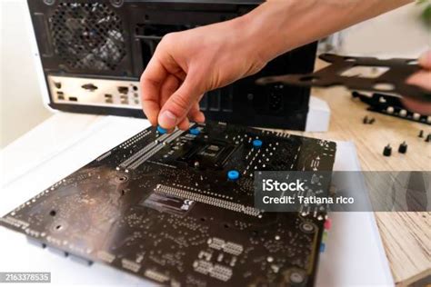 수리 컴퓨터 마더 보드 구성 요소 마이크로 칩 설치 기술적 배경 Cpu에 대한 스톡 사진 및 기타 이미지 Cpu It 지원