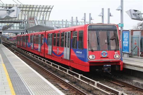 Dlr B92 Stock At Poplar Eastbound Bowroaduk Flickr