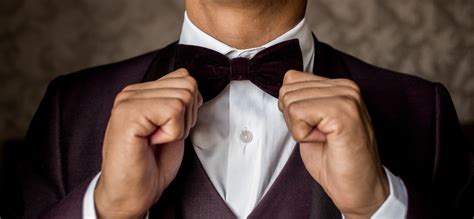 Black Tie Cum Alegi O ținută Corespunzătoare Acestui Dress Code