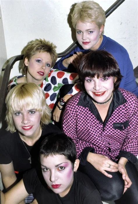 Pin By Hoff On Go Gostiche Belinda Carlisle Jane Wiedlin Hollywood