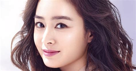 김태희 여전한 미모 공개 연보라빛 여신