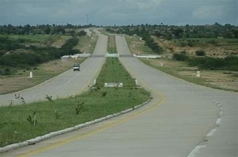 စခန်းမှူး သင်တန်းတက်ရန်သွားသည့် ဒုရဲမှူး အမြန်လမ်းတွင် ကားတိုက်ခံရပြီး သေဆုံး Ayeyarwaddy Times