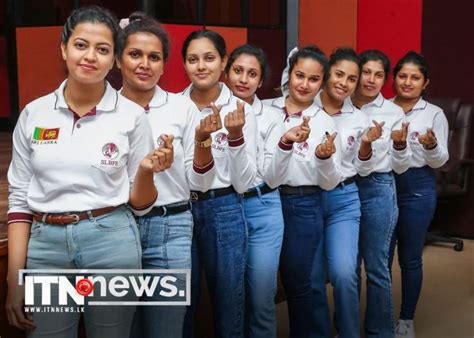 දකුණු කොරියා සිහිනය සැබෑ කරගත් තරුණියන් Itn News