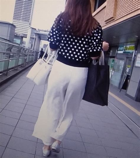 超美人お姉さんがパンツにtバック食い込ませて歩く姿がイヤらしい めっちゃリアル