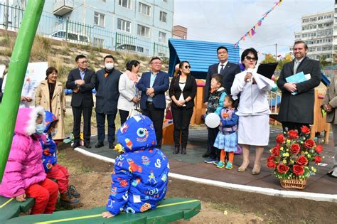 Эрүүл мэндийн сайд С Энхболд хүүхдийн төв сувилалд ажиллалаа