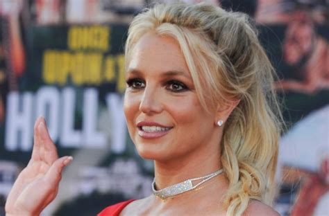 “britney Get Dressed” Spears On Vacation Showed Her Tiniest Swimsuit