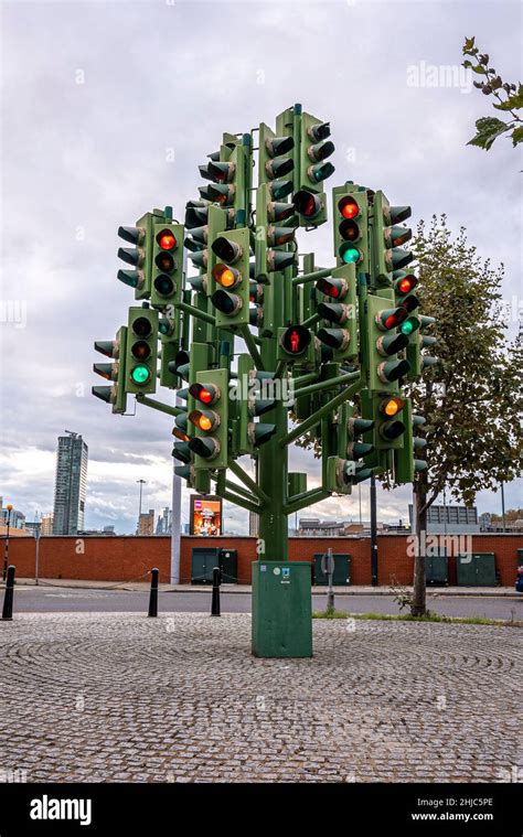 Traffic Light Tree Attraction In Canary Wharf During Daytime Stock Photo Alamy