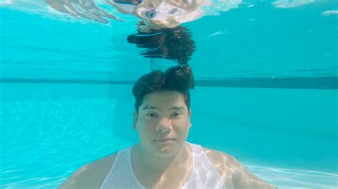 can you open your eyes underwater with contacts metro league