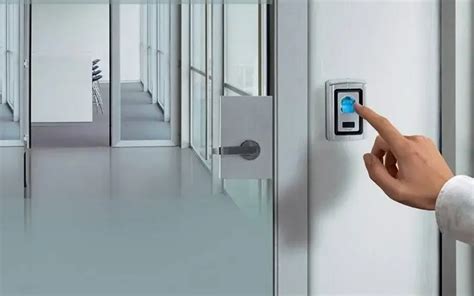 تفاوت سیستم کنترل تردد و دستگاه حضور غیاب چیست؟ چابک سیستم پایتخت