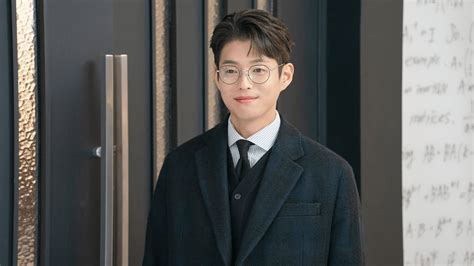 Crazy Love On Disney United Arab Emirates Korean Japanese Indonesian English Drama Romance