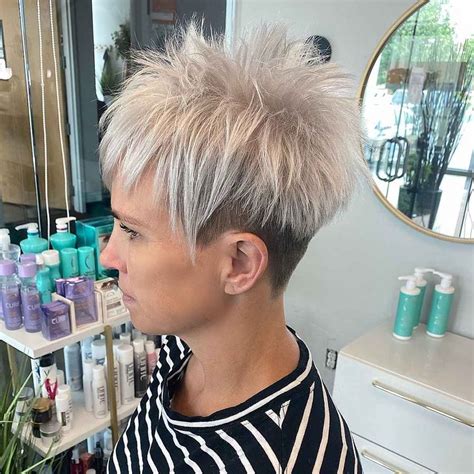 Avoid Dull Short Layers With These 33 Feathered Pixie Cuts That Bring