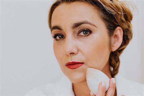 Тональная основа-кушон Mary Kay®: естественный макияж в любое время и в ...