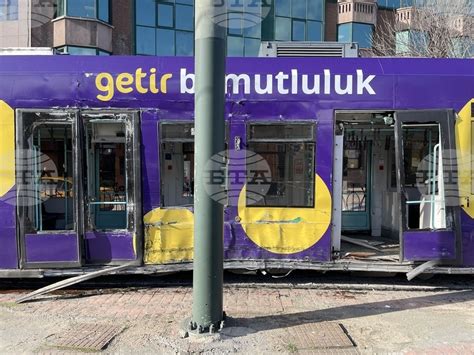 Четирима души бяха ранени след като трамвай дерайлира в Истанбул Утро