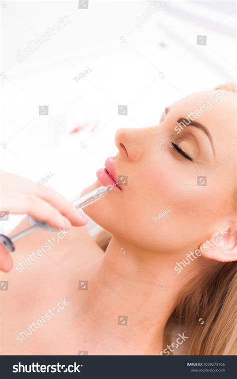 Botox Injection On Lips Lips Syringe库存照片1039273165 Shutterstock