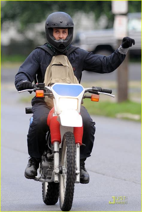 Ryan Gosling Rose Byrne Joins Place Beyond The Pines Photo 2568694