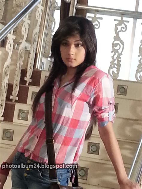 Bangladeshi Movie Actress Mahiya Mahi Vedi Ammayi