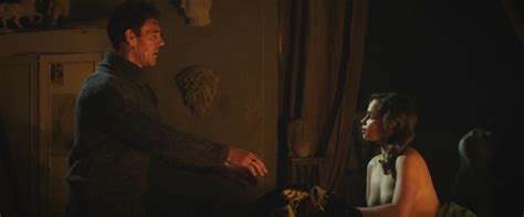 emilia clarke nue dans voice from the stone