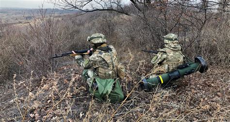 Журналісти Австралії показали українських військових з “javelin” на Донбасі Новини Останній
