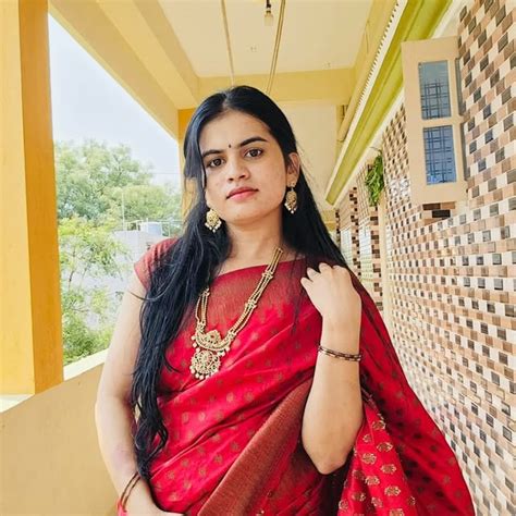Deepa N Deepavlogs8 • Threads Say More