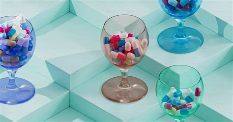 사탕으로 가득 찬 유리 그릇 그룹 사진 Unsplash의 알 약 이미지