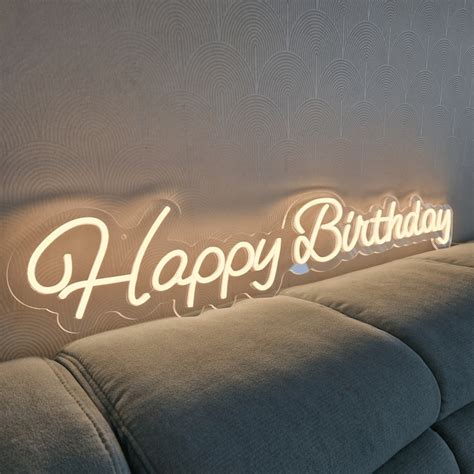 Светещ Led Neon надпис Честит рожден ден идеален аксесоар за парти декорация прозрачен фон