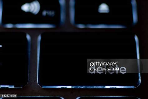 Mac Keyboard Photos And Premium High Res Pictures Getty Images