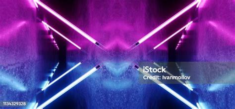 공상 과학 소설 네온 빛나는 추상 삼각형 레트로 활기찬 자주색 분홍색 파란 관 조명 그런 지 반사 콘크리트 클럽 댄스 룸 3d 렌더링 0명에 대한 스톡 사진 및 기타 이미지