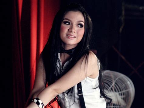 Vicky Shu Profil Dan Foto Tercntik Zona Artis Lagi