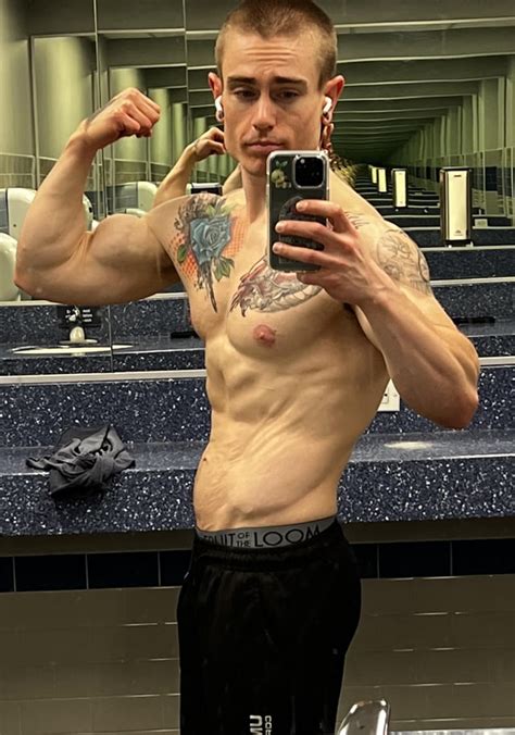 Getting bigger everyday : r/bicepsporn